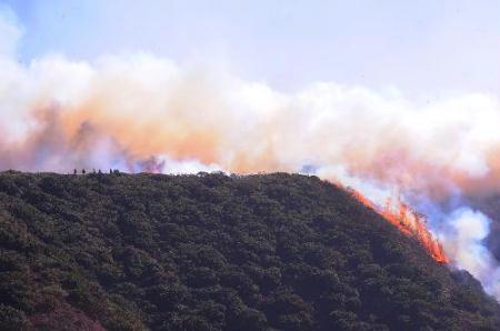 Fire raging in SW China forest for three days CCTV-International