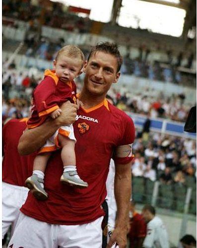 Cute babies of soccer stars CCTV-International