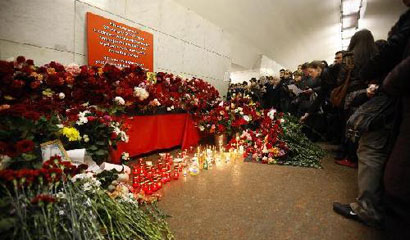 Twin blasts rock Moscow subway - CCTV News - CNTV English
