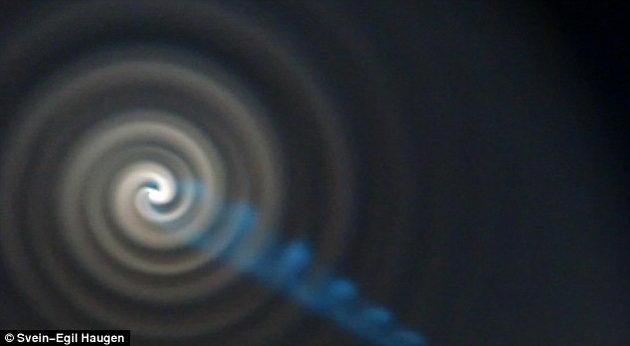 Mysterious giant spiral of light dominates Norway’s sky_CCTV-International