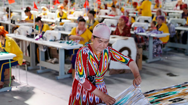 China issues white paper on employment, labor rights in Xinjiang_英语频道 ...