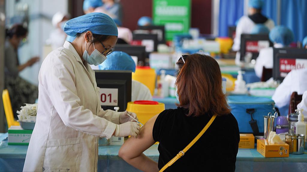 China administers over 200 mln COVID-19 vaccine doses_英语频道_央视网(cctv.com)
