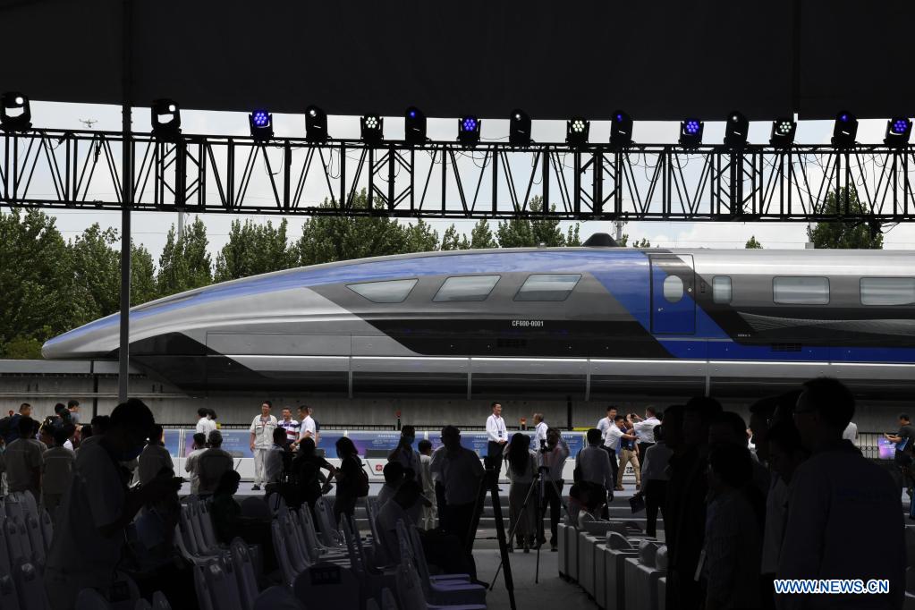 World's fastest train debuts in China: media_英语频道_央视网(cctv.com)