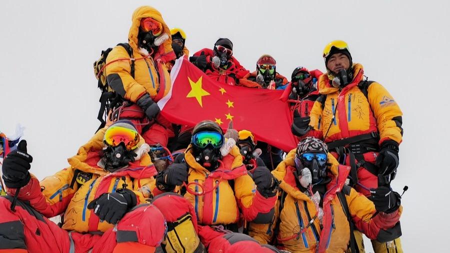 70 years after man's 1st summit, Chinese expedition makes way to world ...
