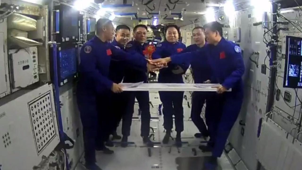 Shenzhou-17 astronauts complete in-orbit handover_英语频道_央视网(cctv.com)