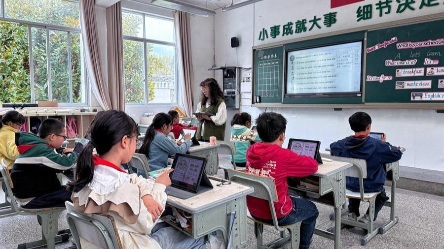 China opens global AI education service platform_英语频道_央视网(cctv.com)