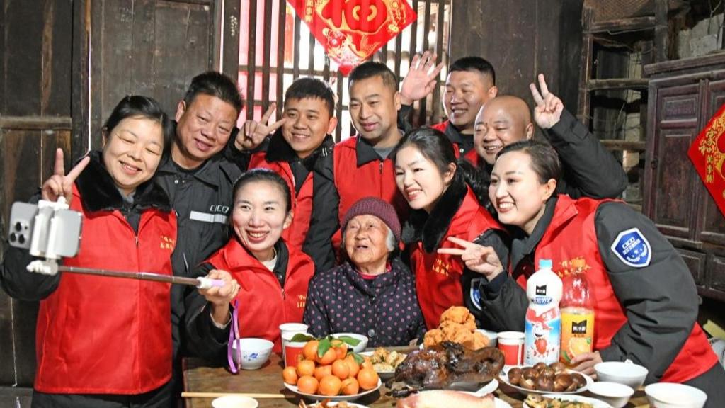 How do Chinese people celebrate Spring Festival?_英语频道_央视网(cctv.com)