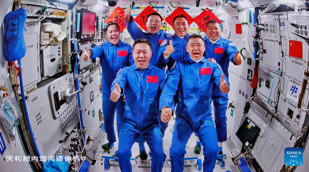 Shenzhou-20 astronauts enter space station_英语频道_央视网(cctv.com)