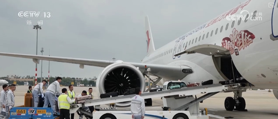 C919运营航线持续“上新” 跨境航线迈出国际化步伐 | 两周年“成绩单”梳理↓_新闻频道_央视网(cctv.com)