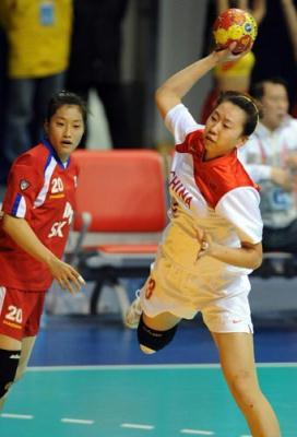 Chinese women handball put in brave effort against South Korea CCTV ...